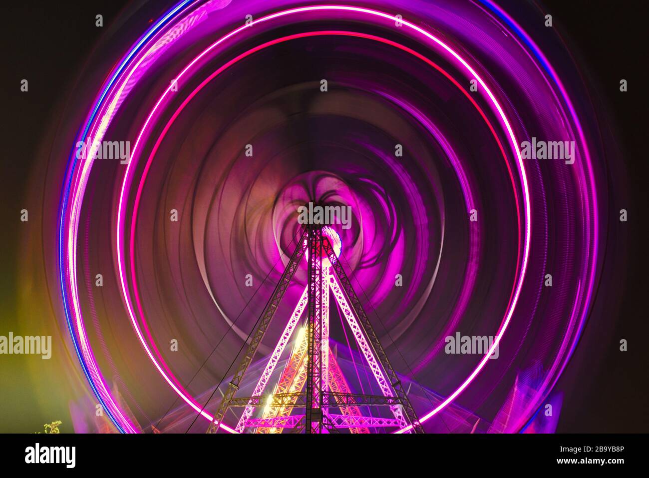 Fairground wheel against the night sky hi-res stock photography and ...