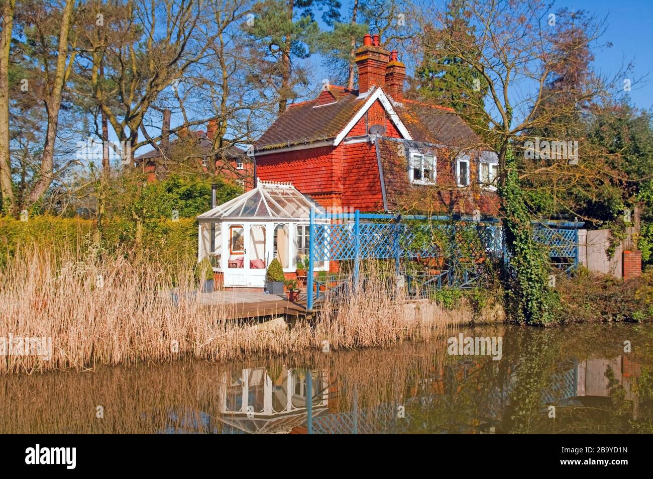 River wey send surrey uk hi-res stock photography and images - Alamy