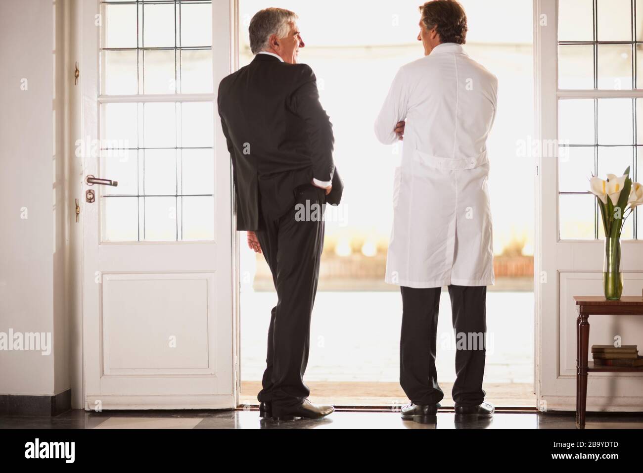 Doctor doorway back hi-res stock photography and images - Alamy