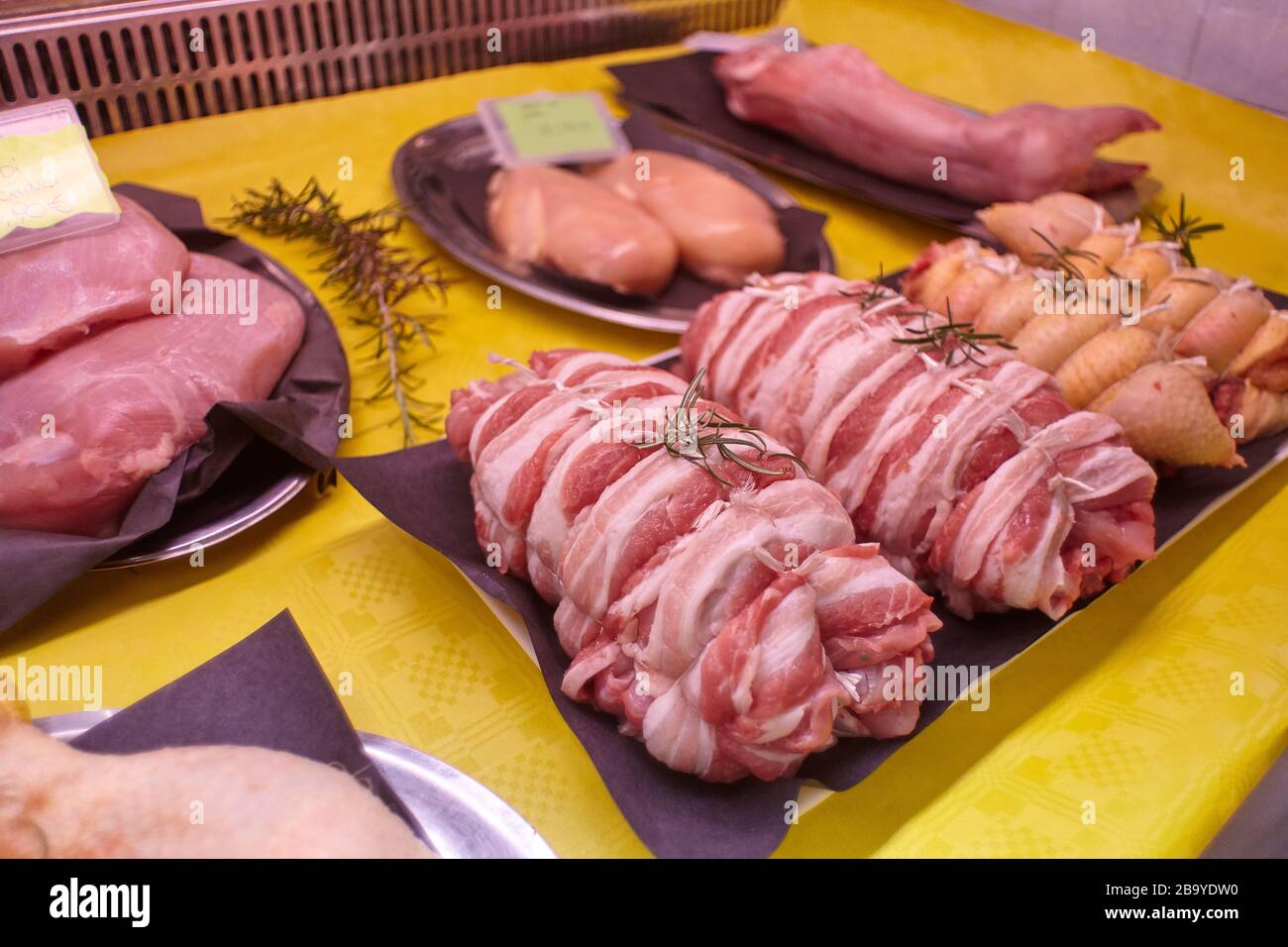 Meat cuts in the butchery counter 10 Stock Photo - Alamy