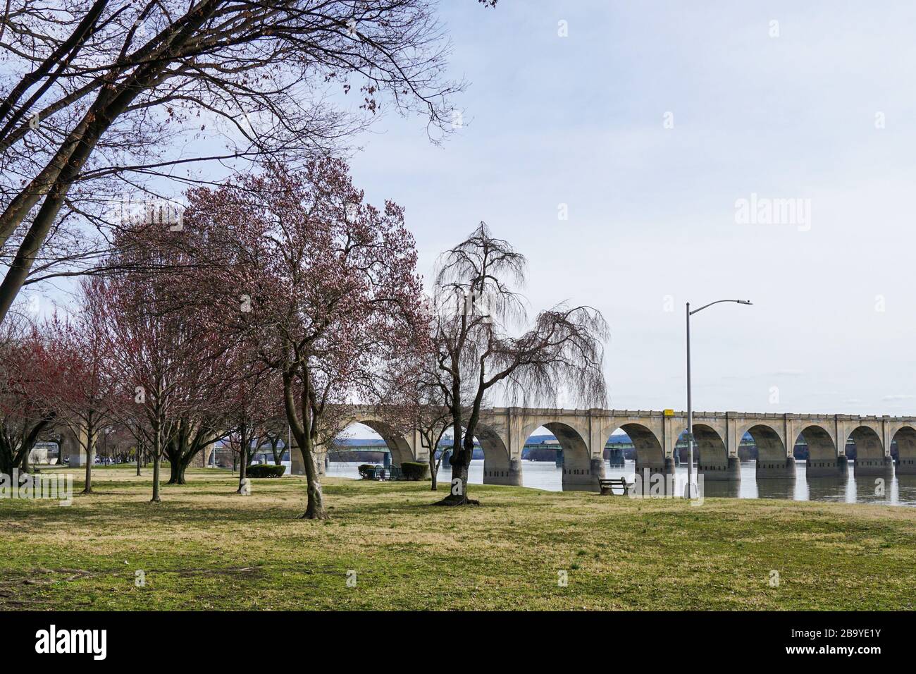Riverfront bike trail hi-res stock photography and images - Alamy
