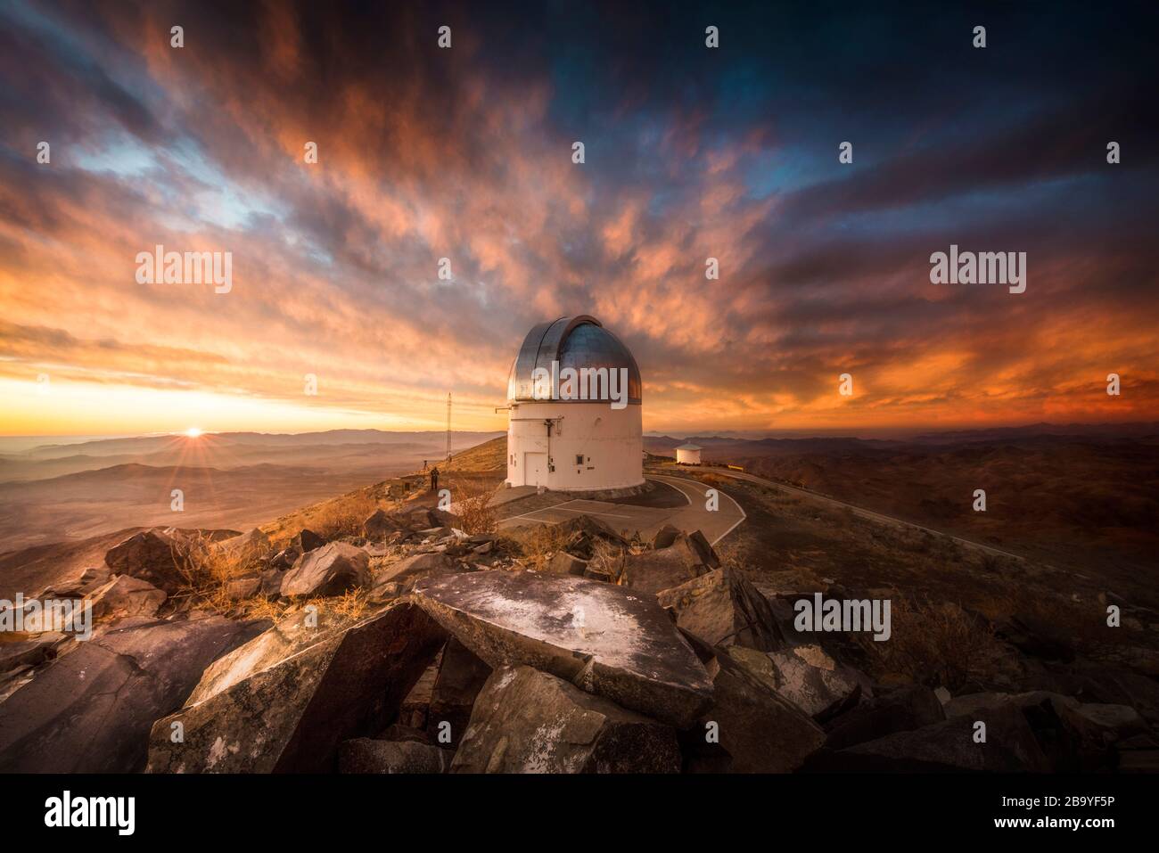 Atacama desert chile observatory hi-res stock photography and images ...