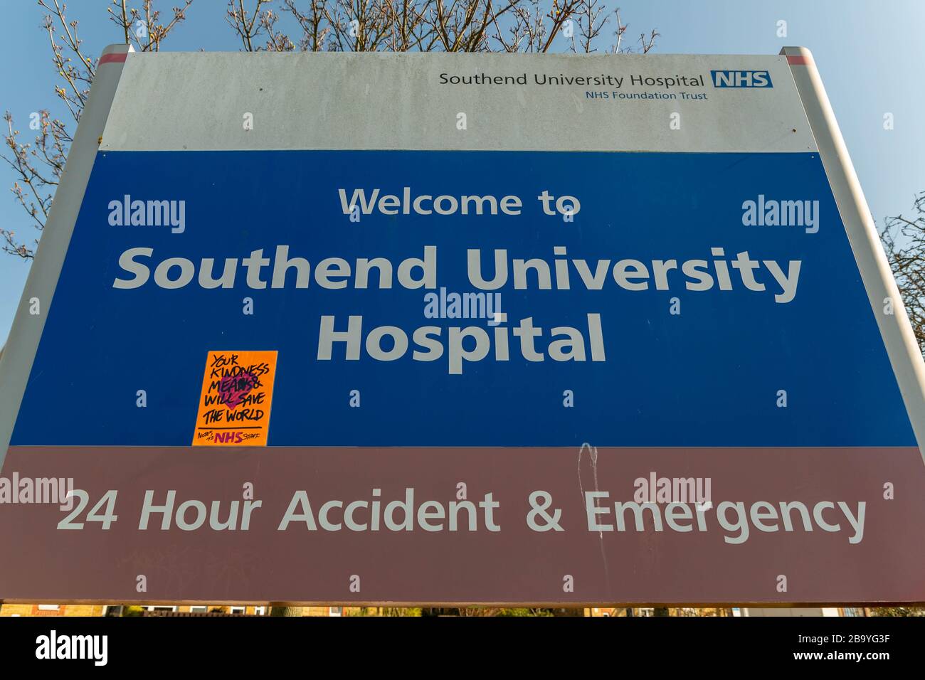Southend-on-Sea, UK. 25th Mar, 2020. A poster on the main entrance sign ...