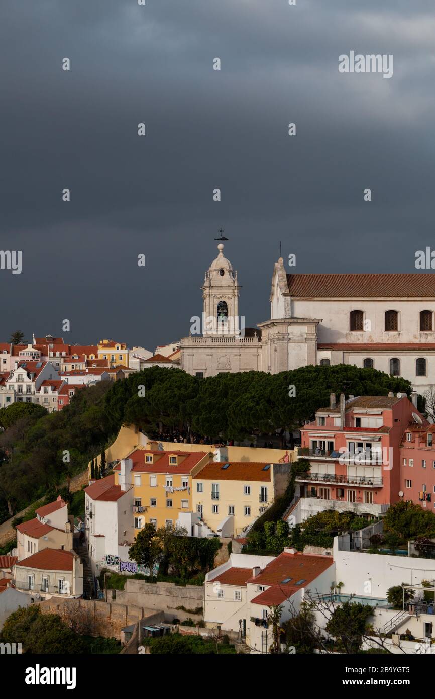Red rooftop houses portugal hi-res stock photography and images - Alamy