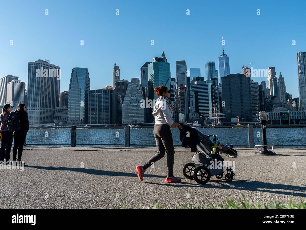 Mom pushing stroller city hi-res stock photography and images - Alamy
