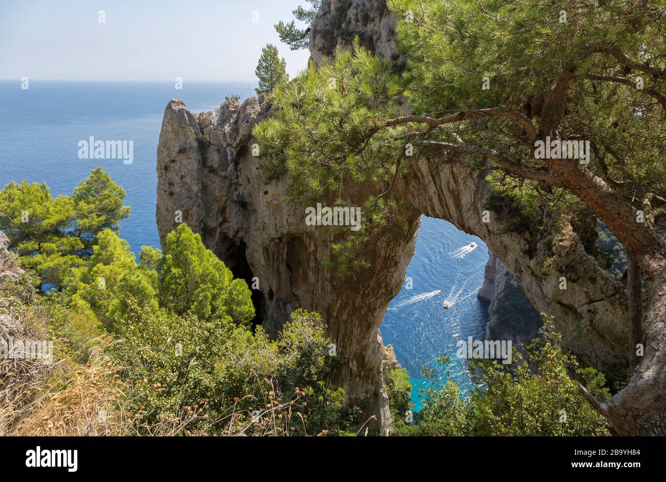 Natural arch arco naturale capri hi-res stock photography and images ...