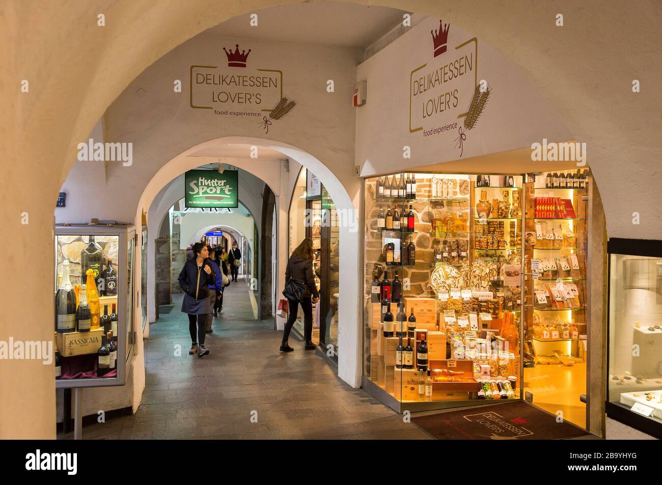 Portici street hi-res stock photography and images - Alamy