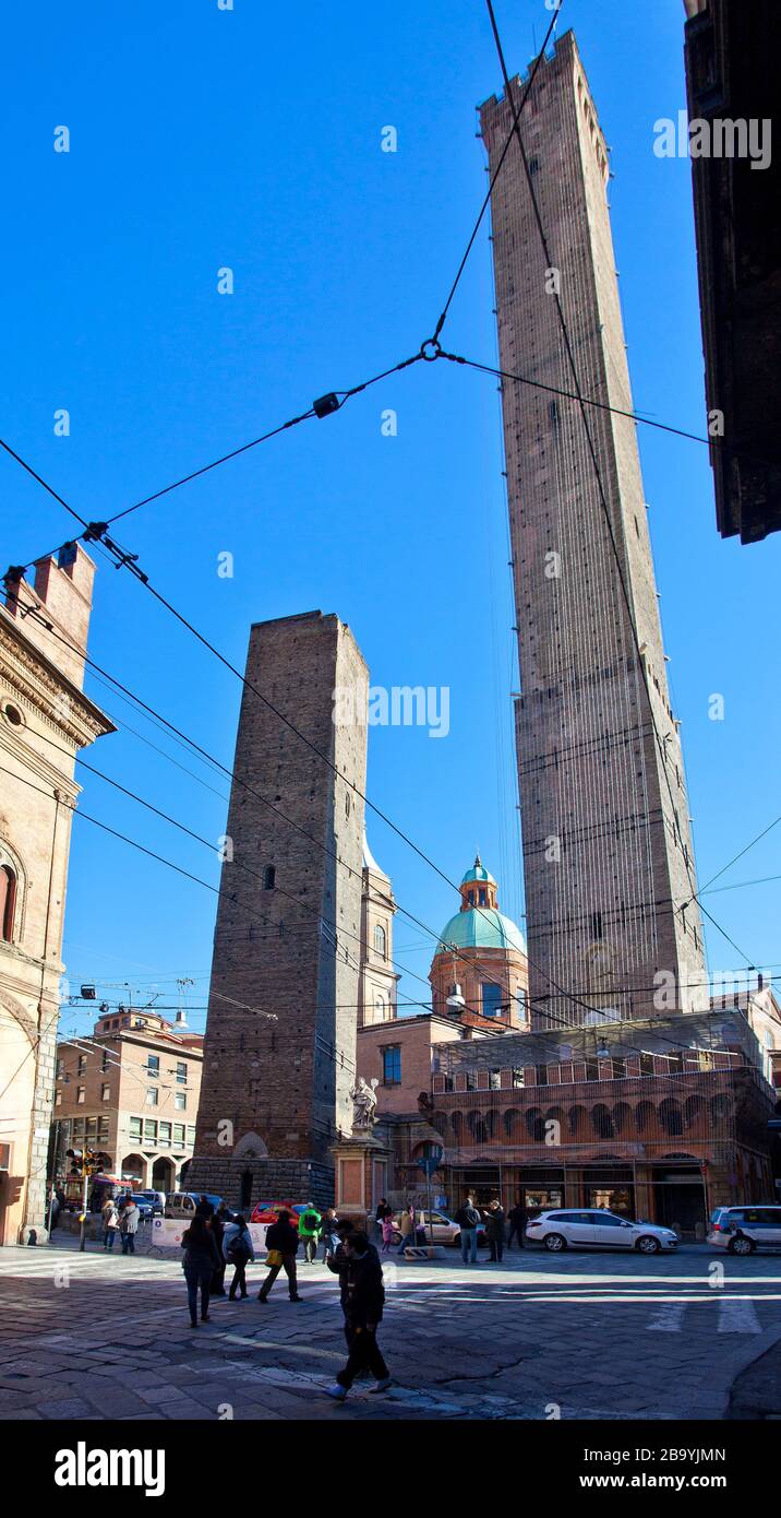Torre degli asinelli towers hi-res stock photography and images - Alamy