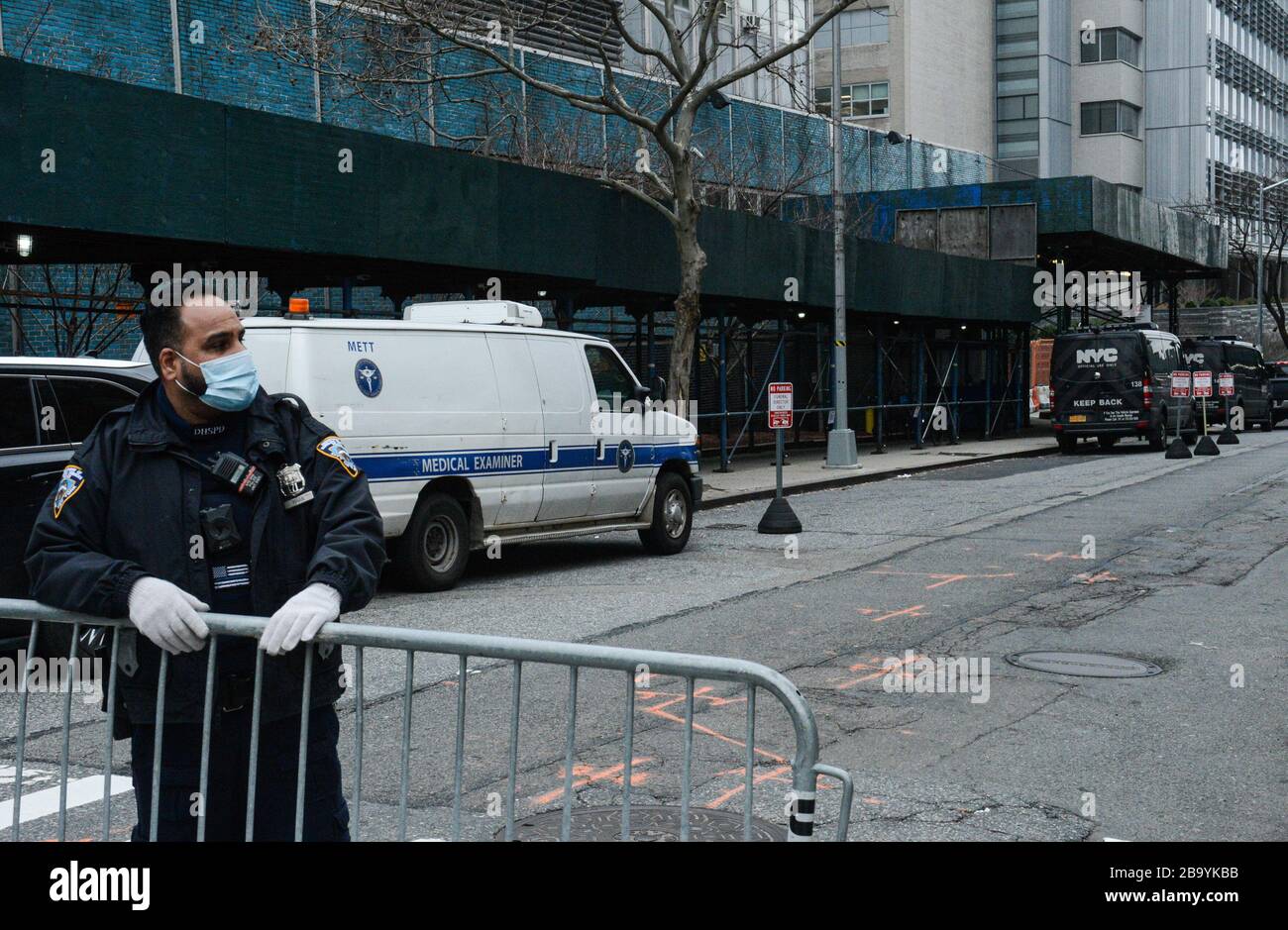 New York, USA. 25th Mar, 2020. NYPD securing at the Makeshift morgue ...