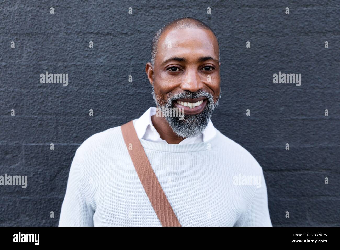 Man in the street hi-res stock photography and images - Alamy