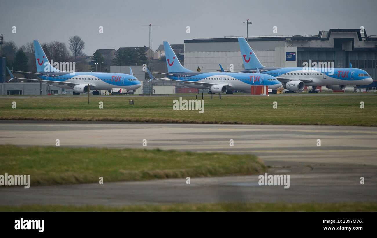 Tui planes grounded at glasgow airport hi-res stock photography and ...