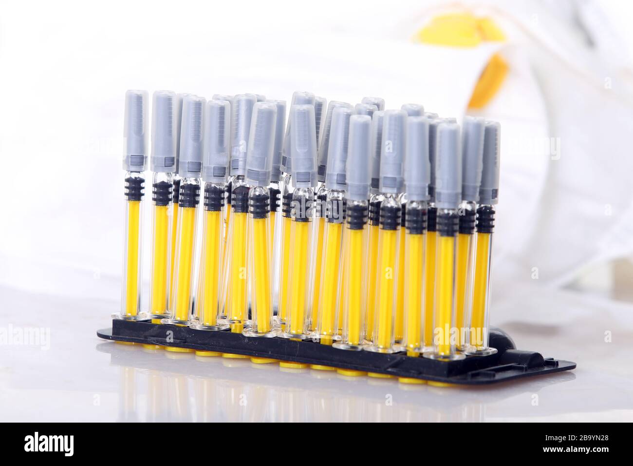 Female doctor vaccine injection vial hi-res stock photography and ...