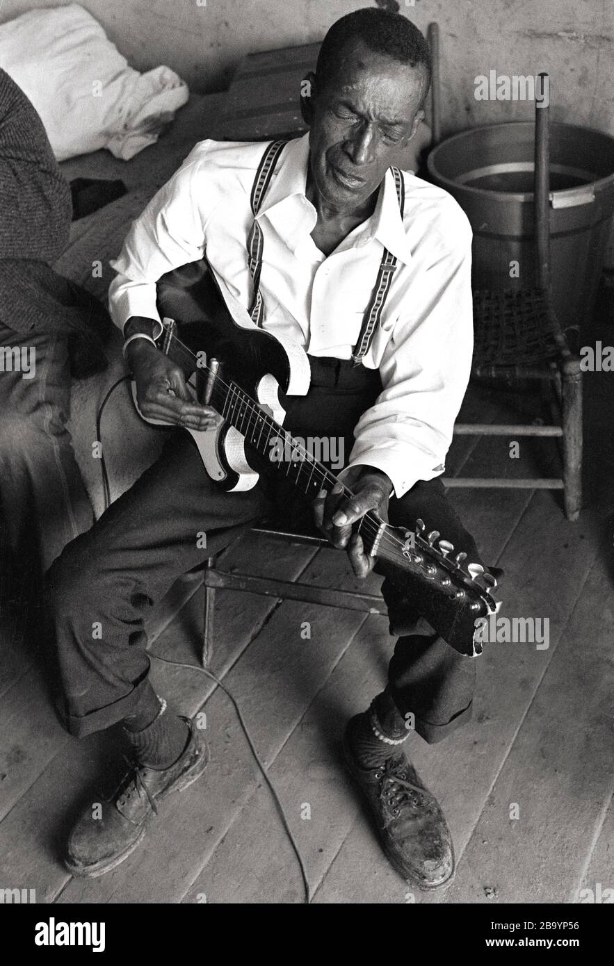Blues singer guitarist hi-res stock photography and images - Alamy