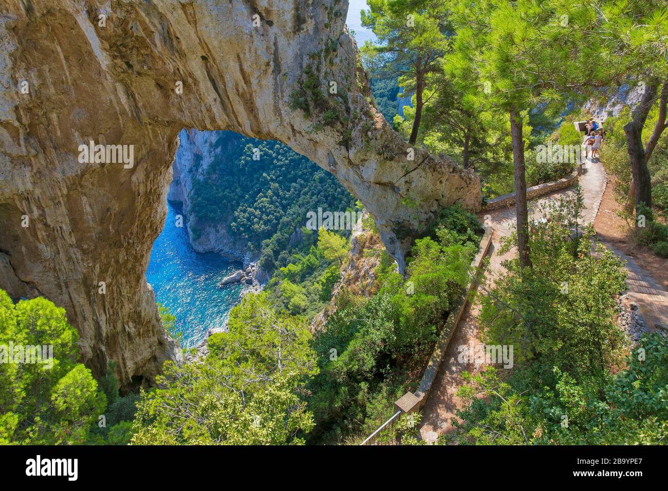 Natural arch arco naturale capri hi-res stock photography and images ...