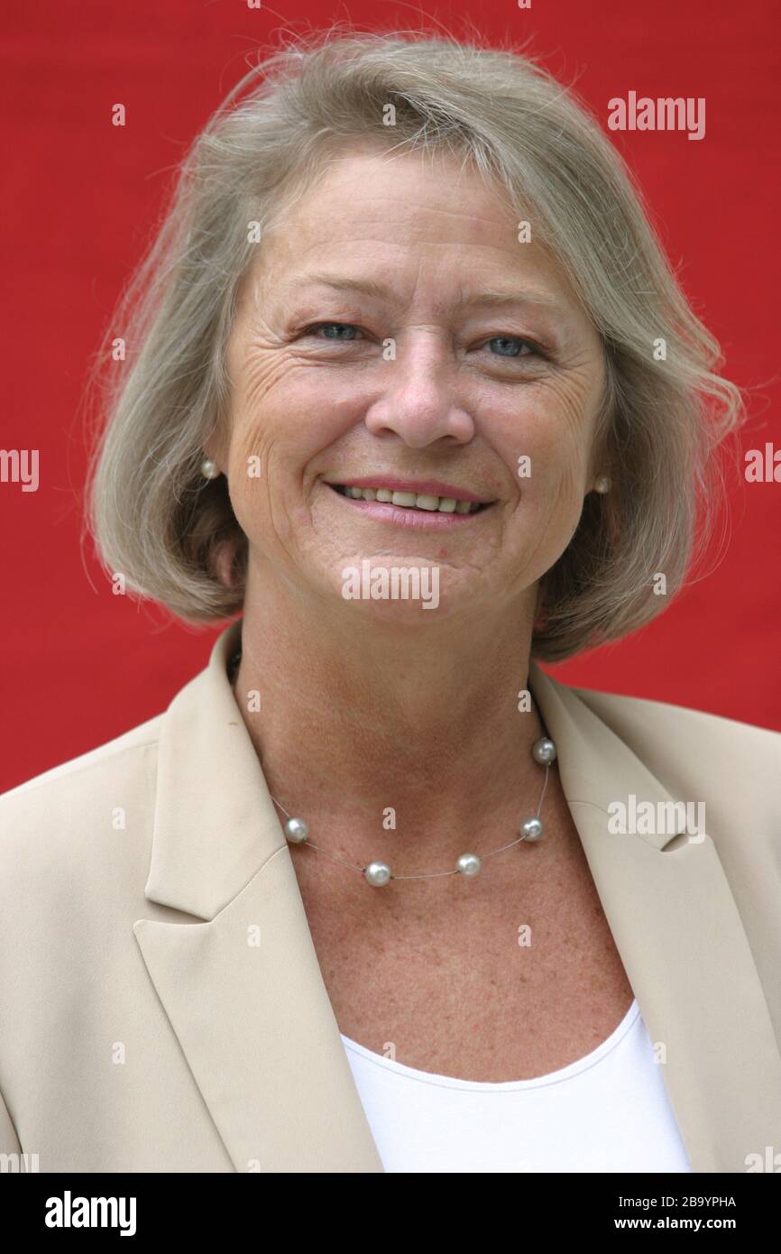 Kate Adie, BBC correspondent, at Edinburgh International Book Festival ...