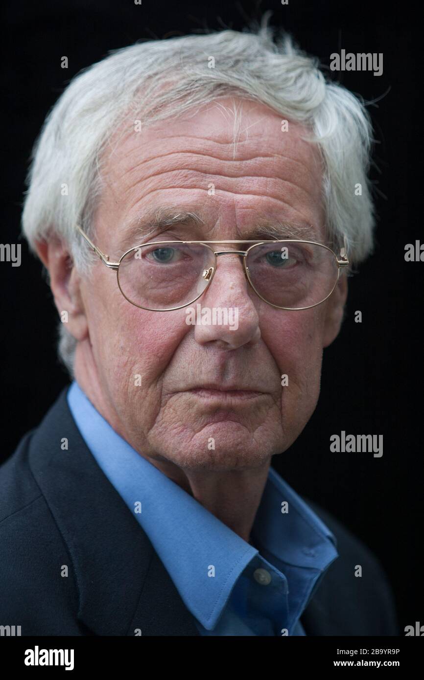 Cinema critic hi-res stock photography and images - Alamy