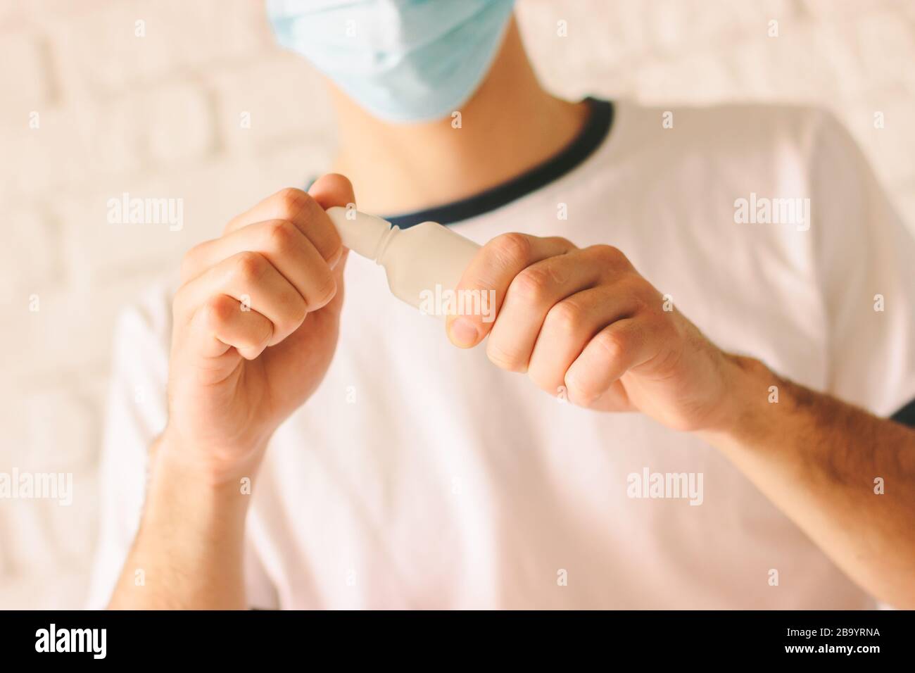 Nose drops hi-res stock photography and images - Alamy