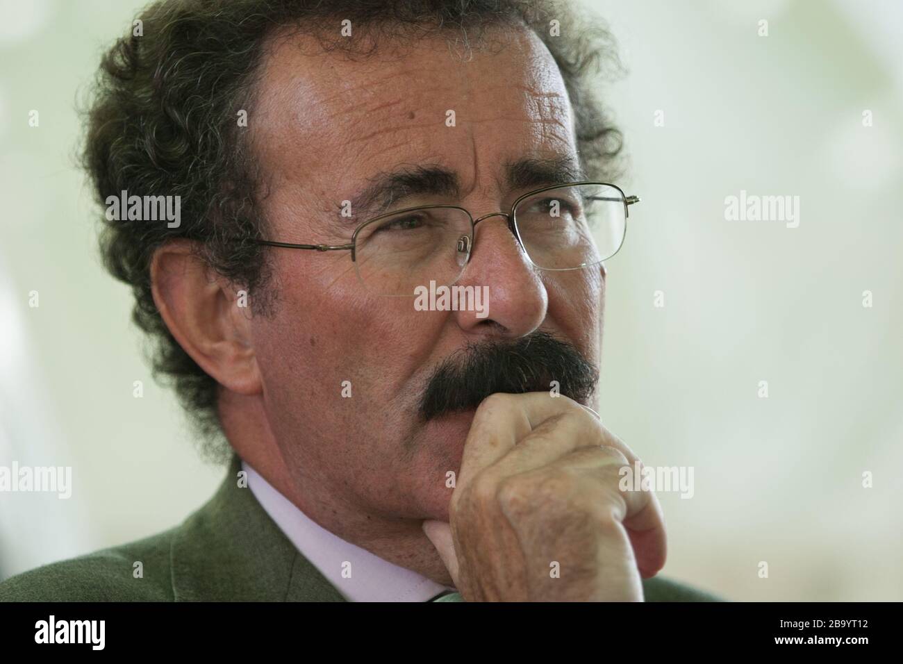Robert winston hi-res stock photography and images - Alamy