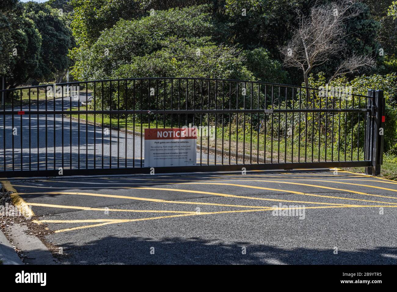 Locked gate across entrance to park with notice of closure Stock Photo ...