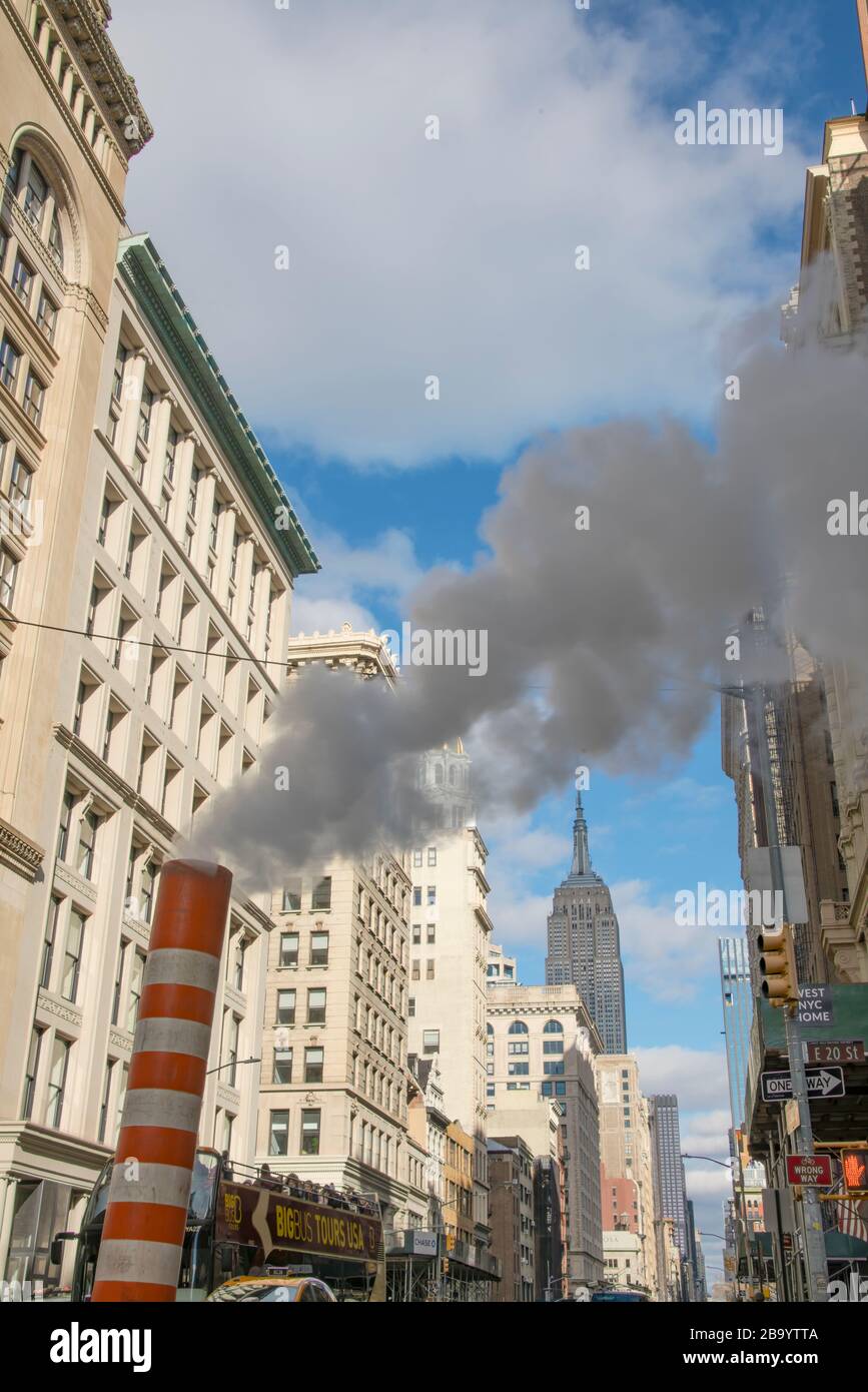 The steam rises and drifts among the Midtown Manhattan buildings in New ...