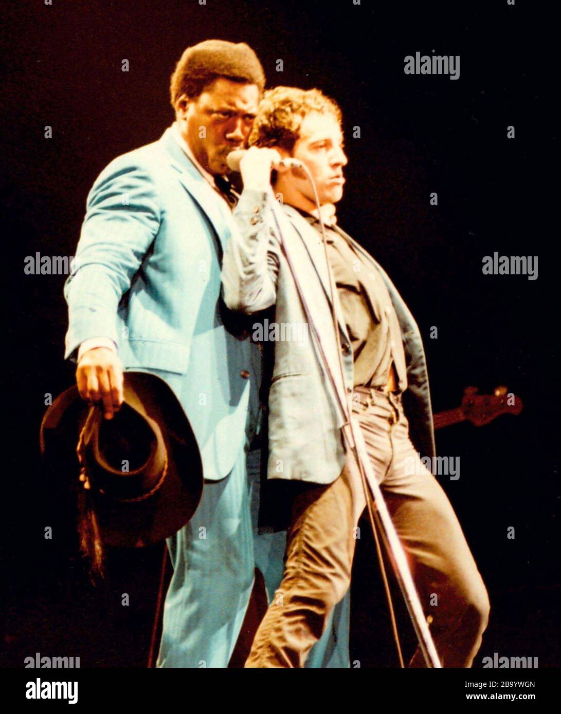 Bruce Springsteen ,Clarence Clemons E street band,singing Fire. Philly ...