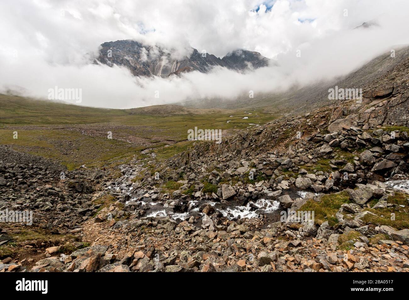 Clouds horizontal hi-res stock photography and images - Alamy