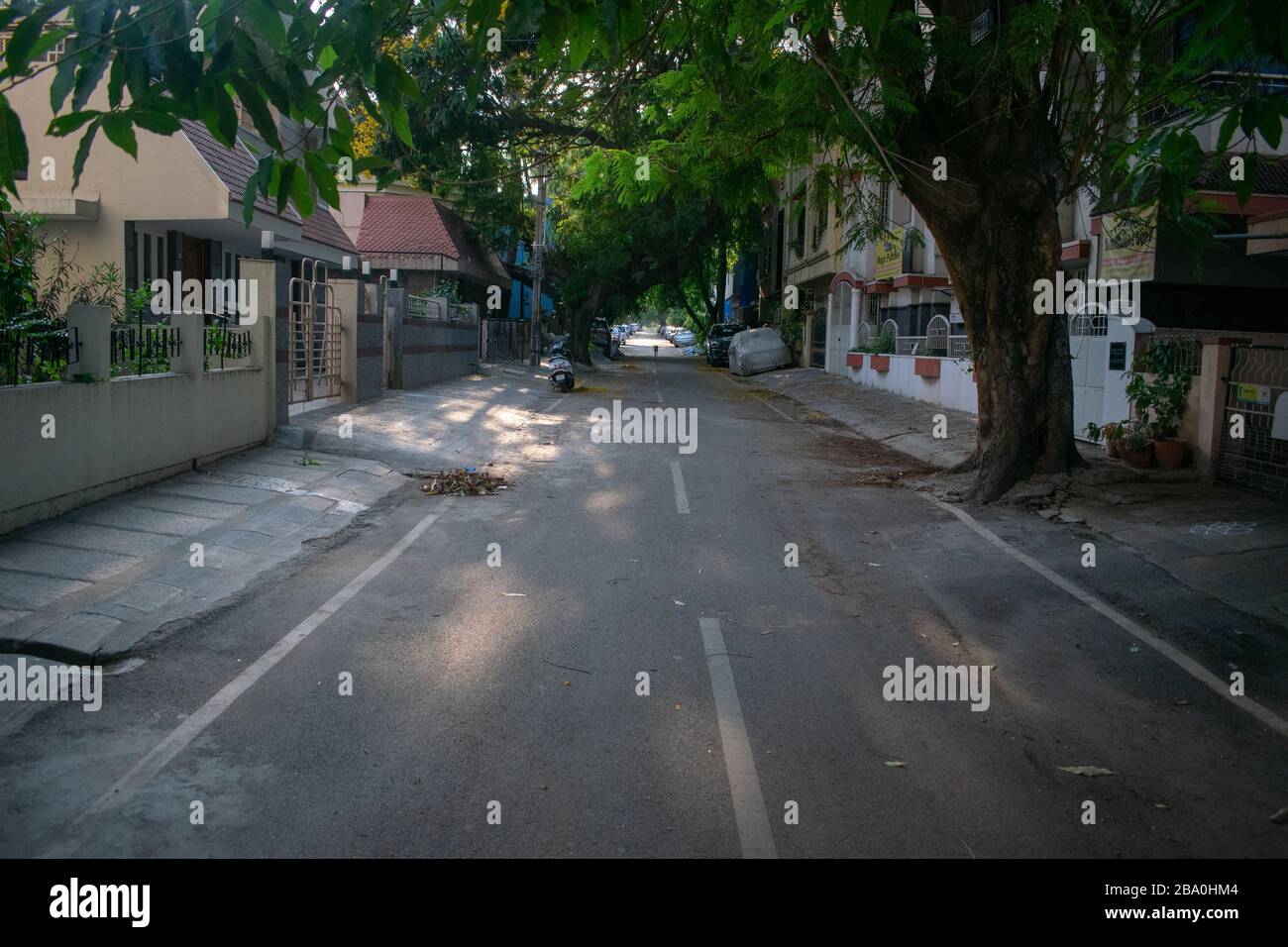 Empty city roads hi-res stock photography and images - Alamy