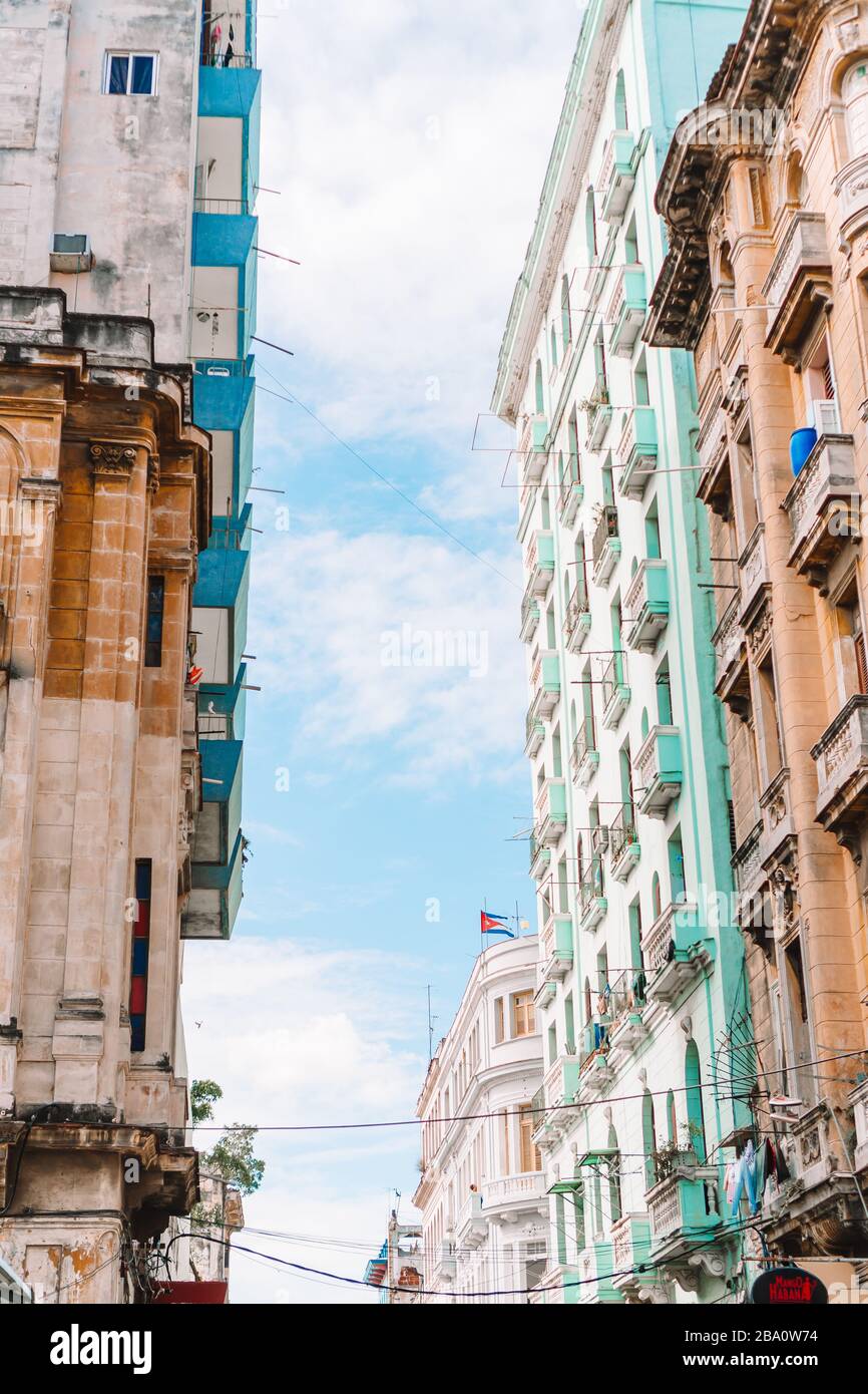 Authentic view of old abandoned house in Havana Stock Photo - Alamy