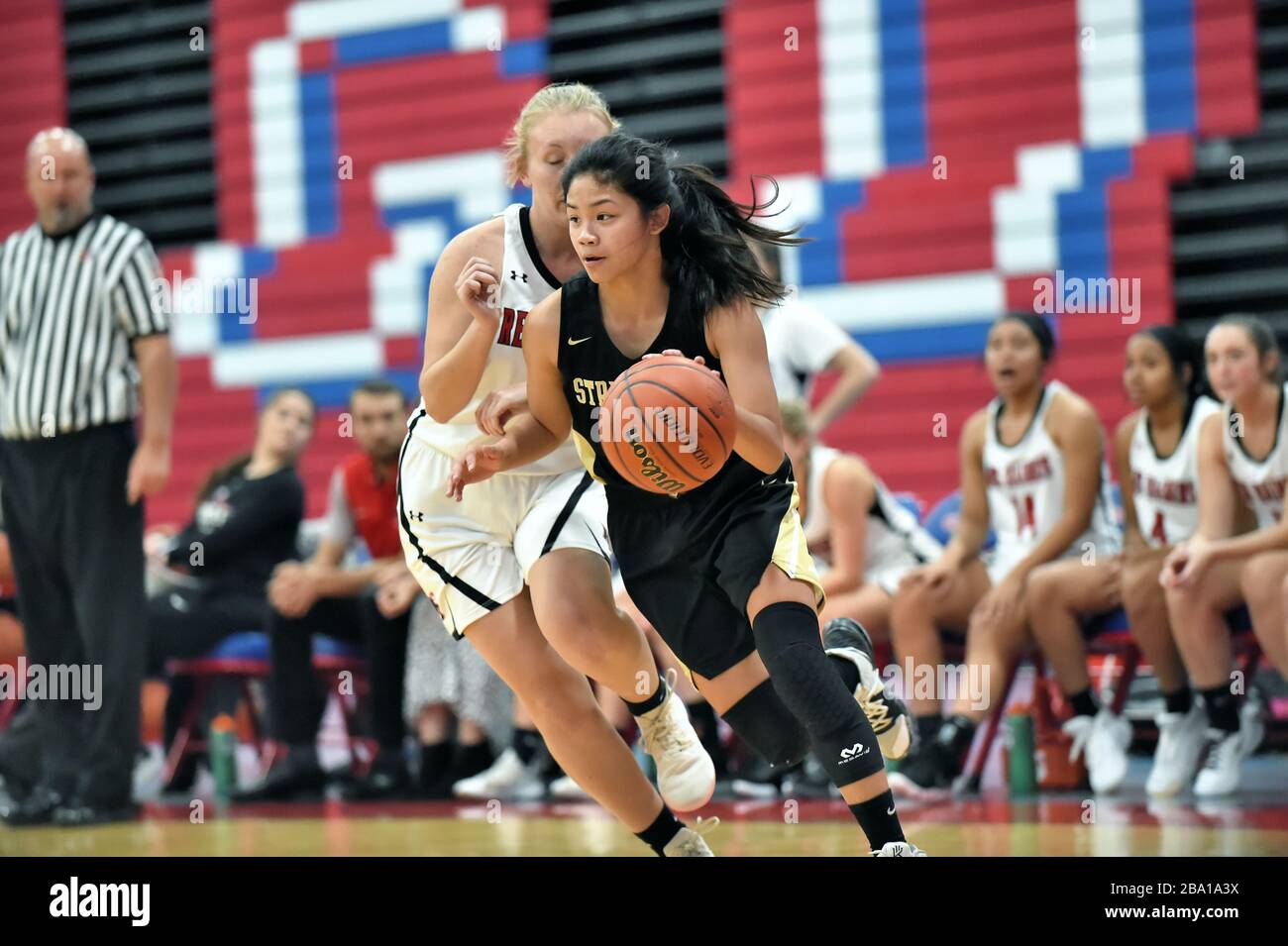 Varsity basketball player hi-res stock photography and images - Alamy