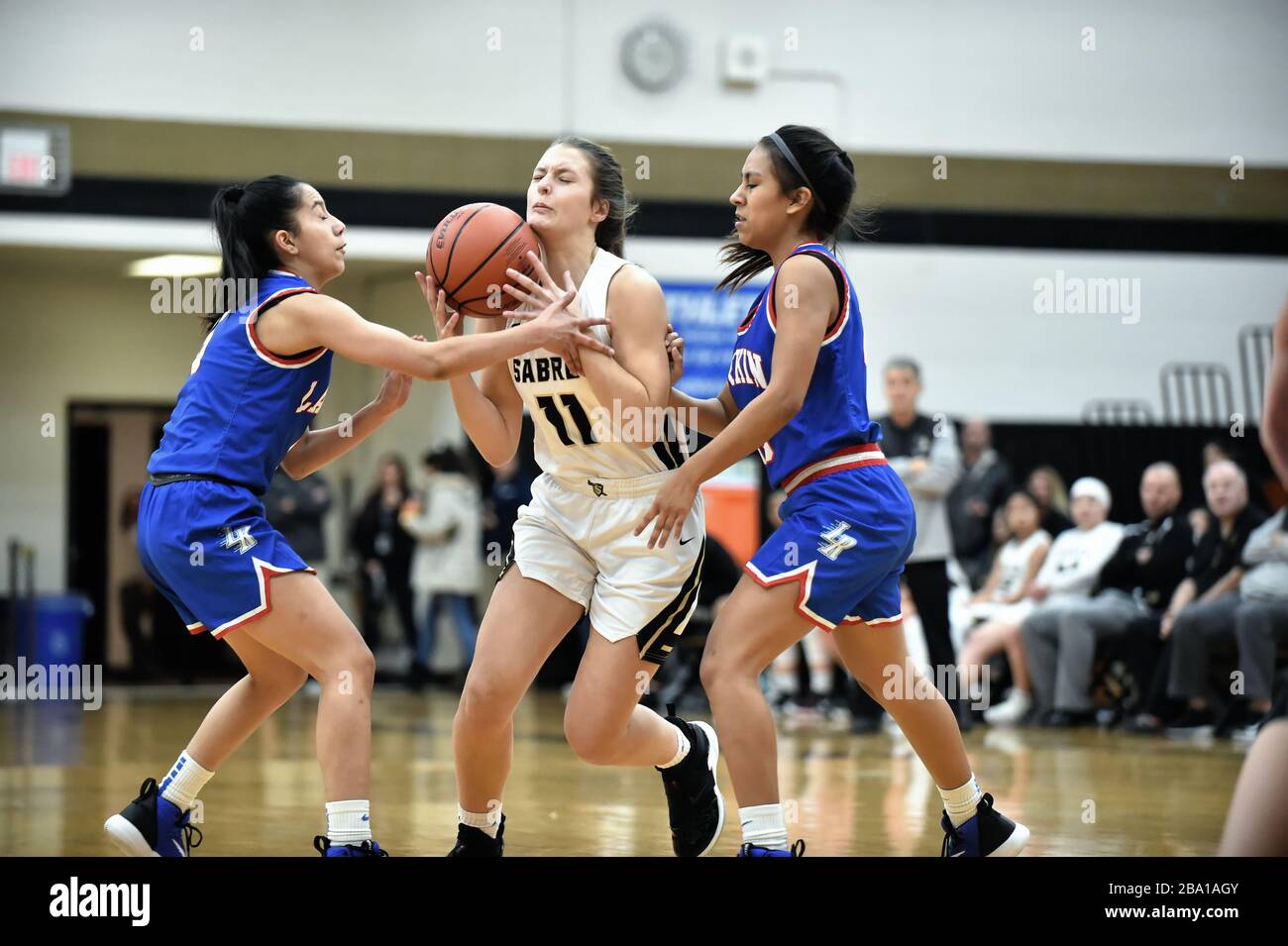Diving competition girls hi-res stock photography and images - Alamy