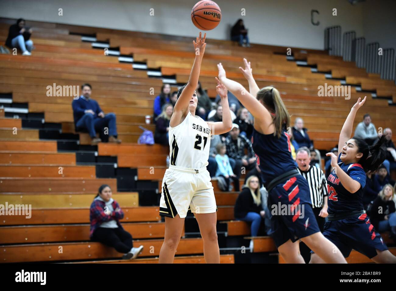 Ladies high jump hi-res stock photography and images - Alamy