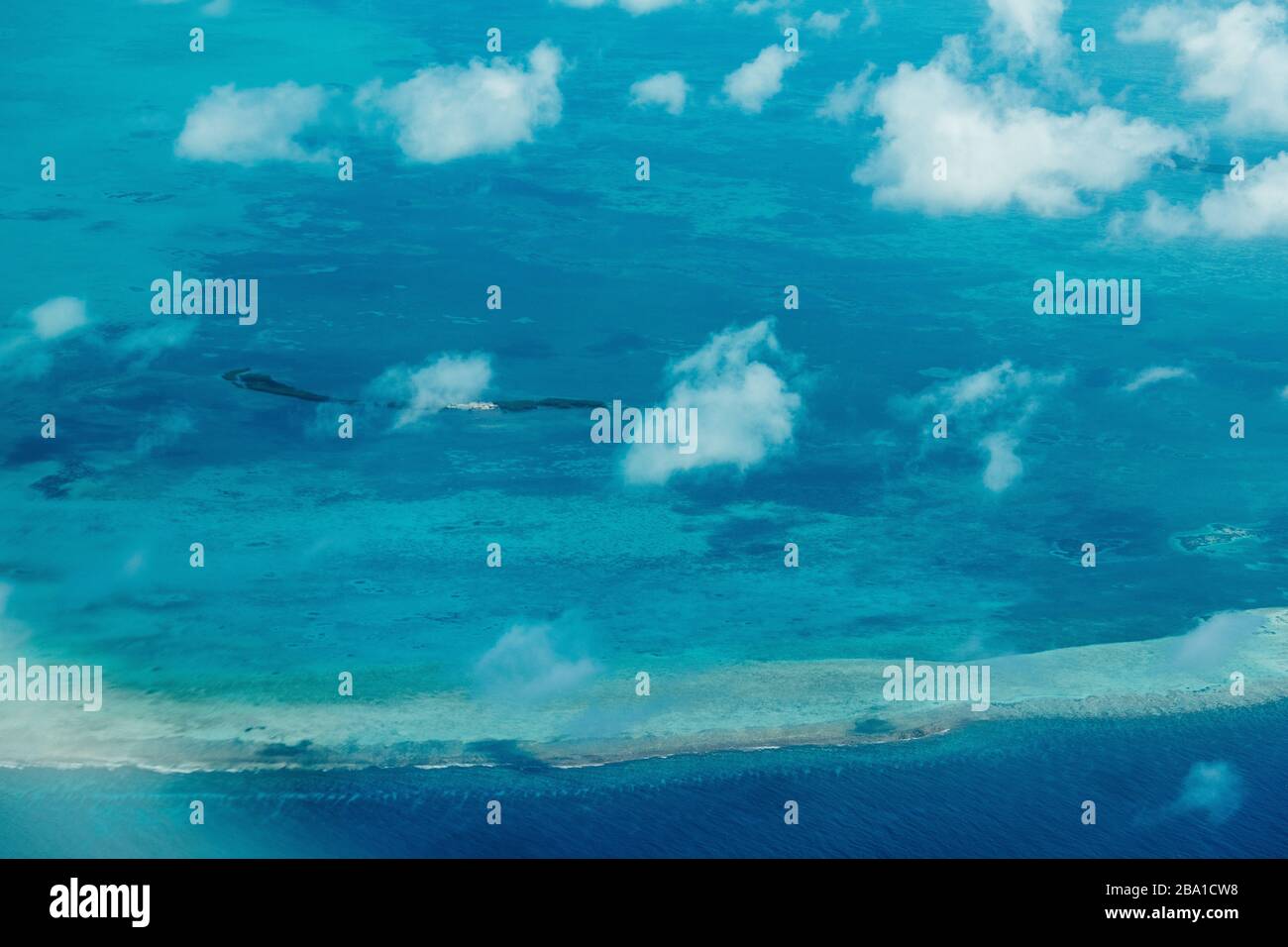 Blue hole belize boat hi-res stock photography and images - Alamy