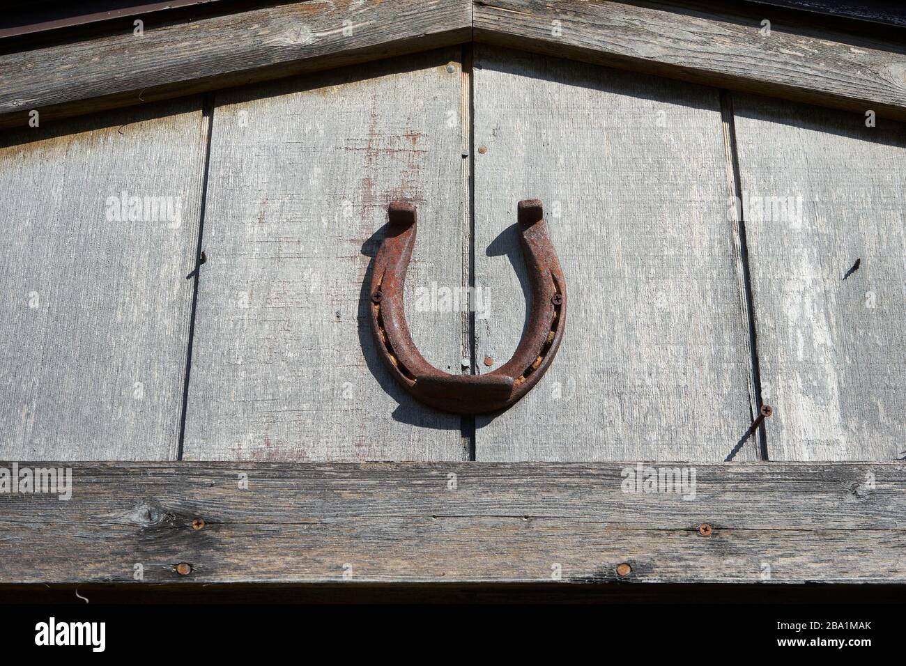 Curved horseshoe shape hi-res stock photography and images - Alamy