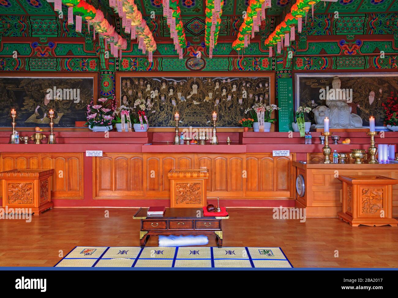 Gwaneumsa buddhist temple hi-res stock photography and images - Alamy