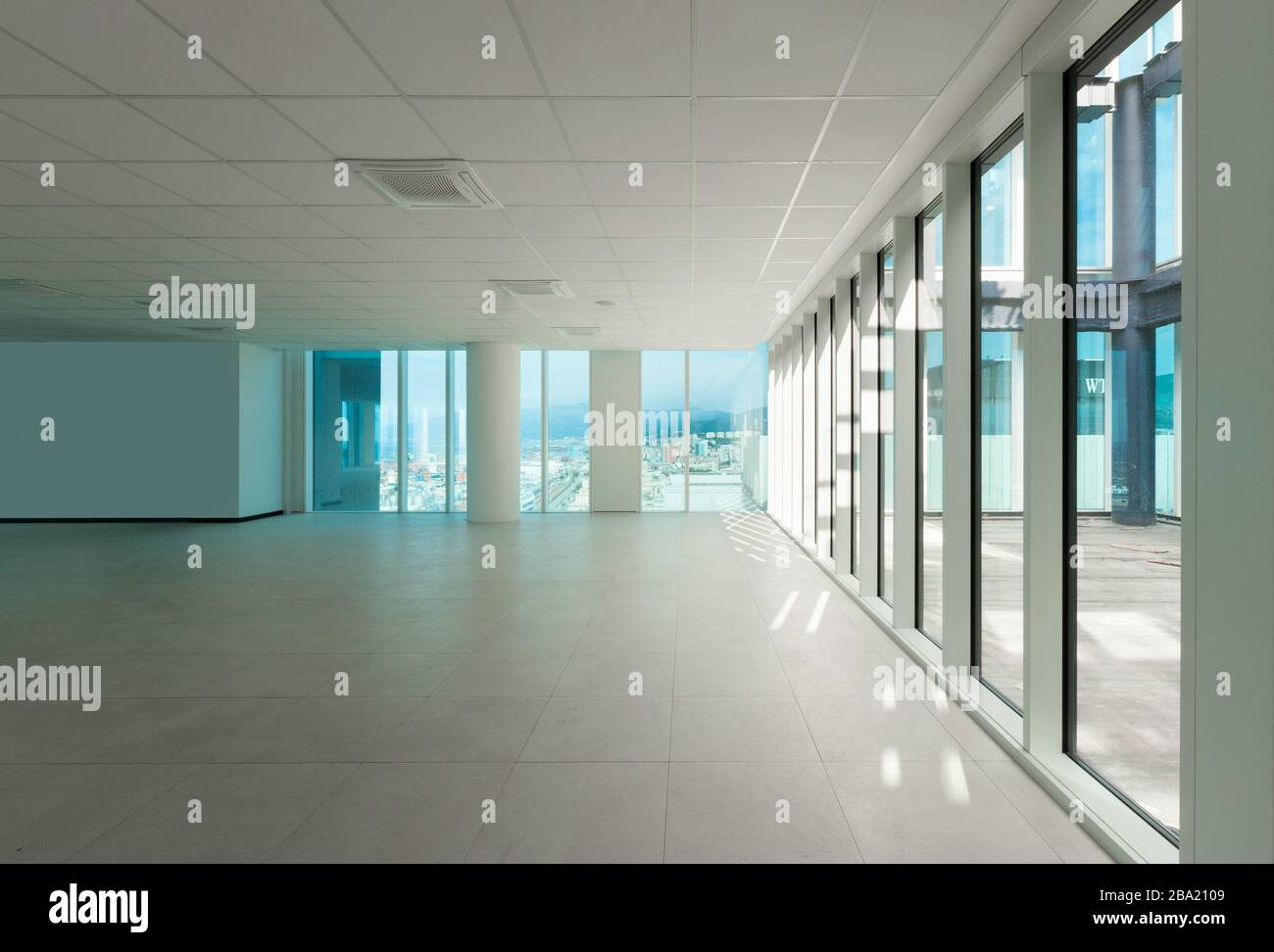 Indoor building office space hi-res stock photography and images - Alamy