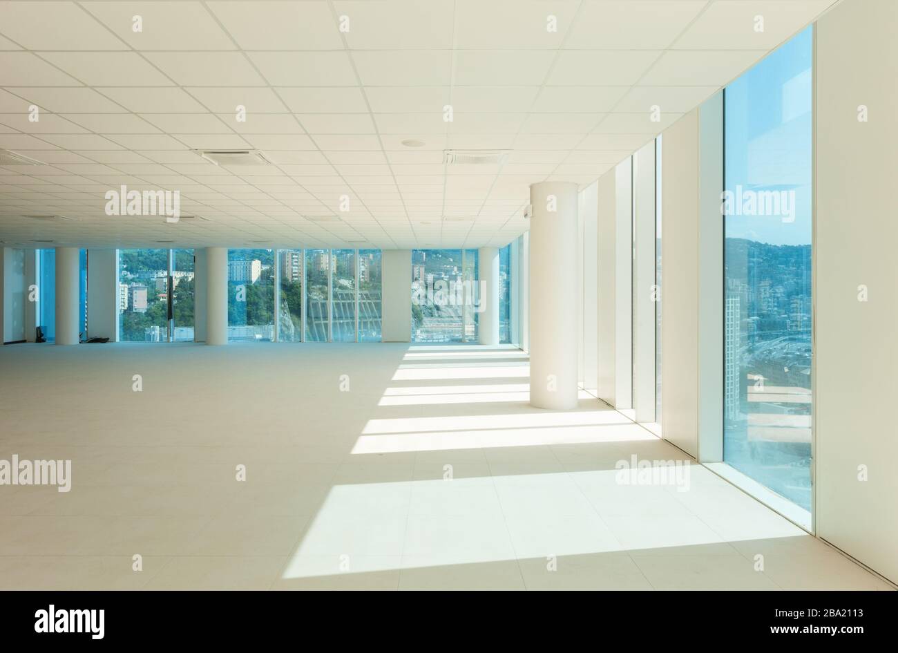 Commercial office interiors hi-res stock photography and images - Alamy