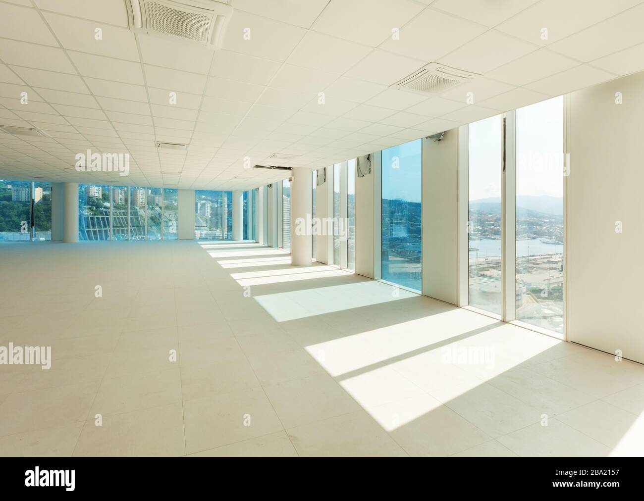 Interior lobby skyscraper hi-res stock photography and images - Alamy