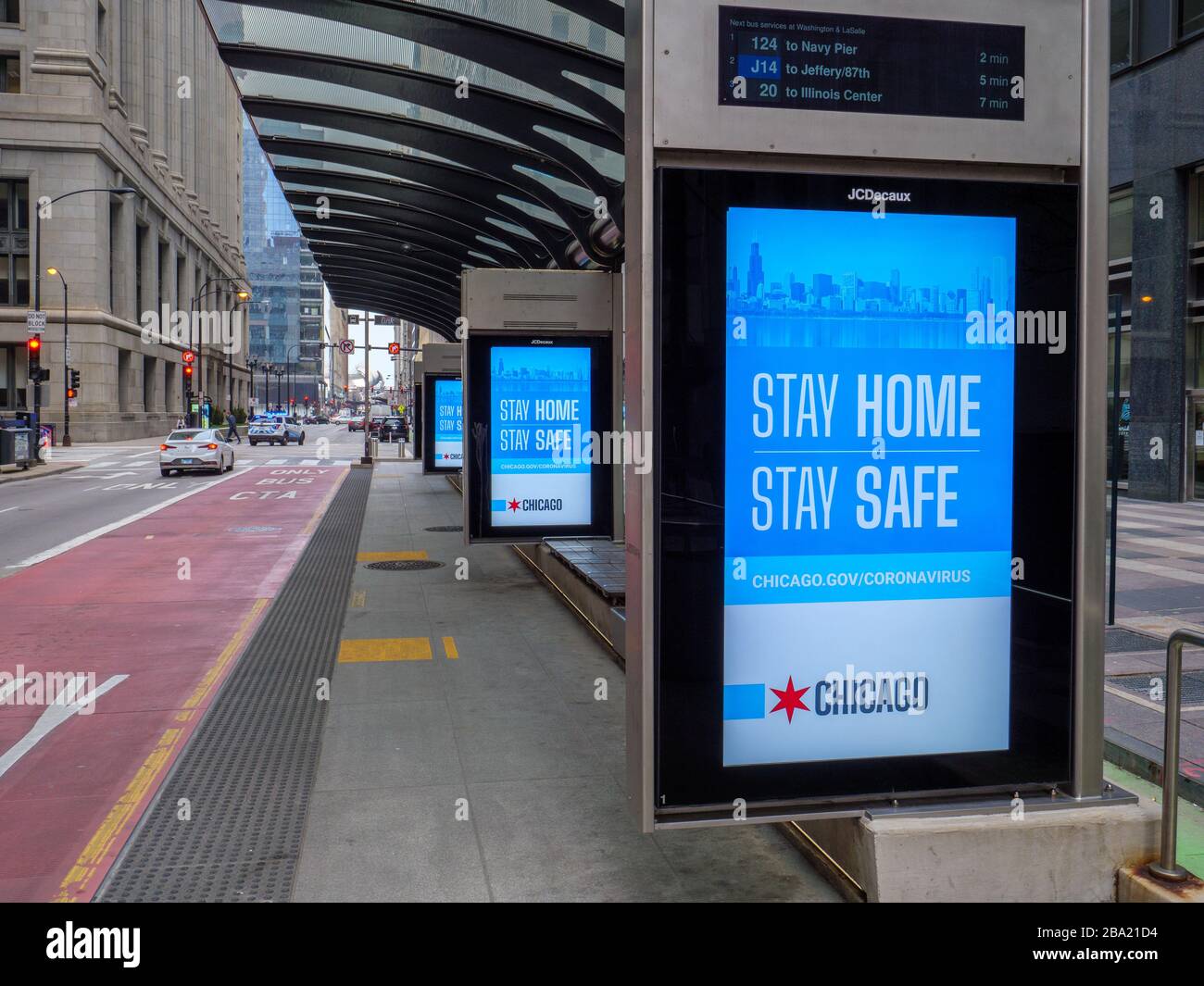 Chicago bus shelter hi-res stock photography and images - Alamy