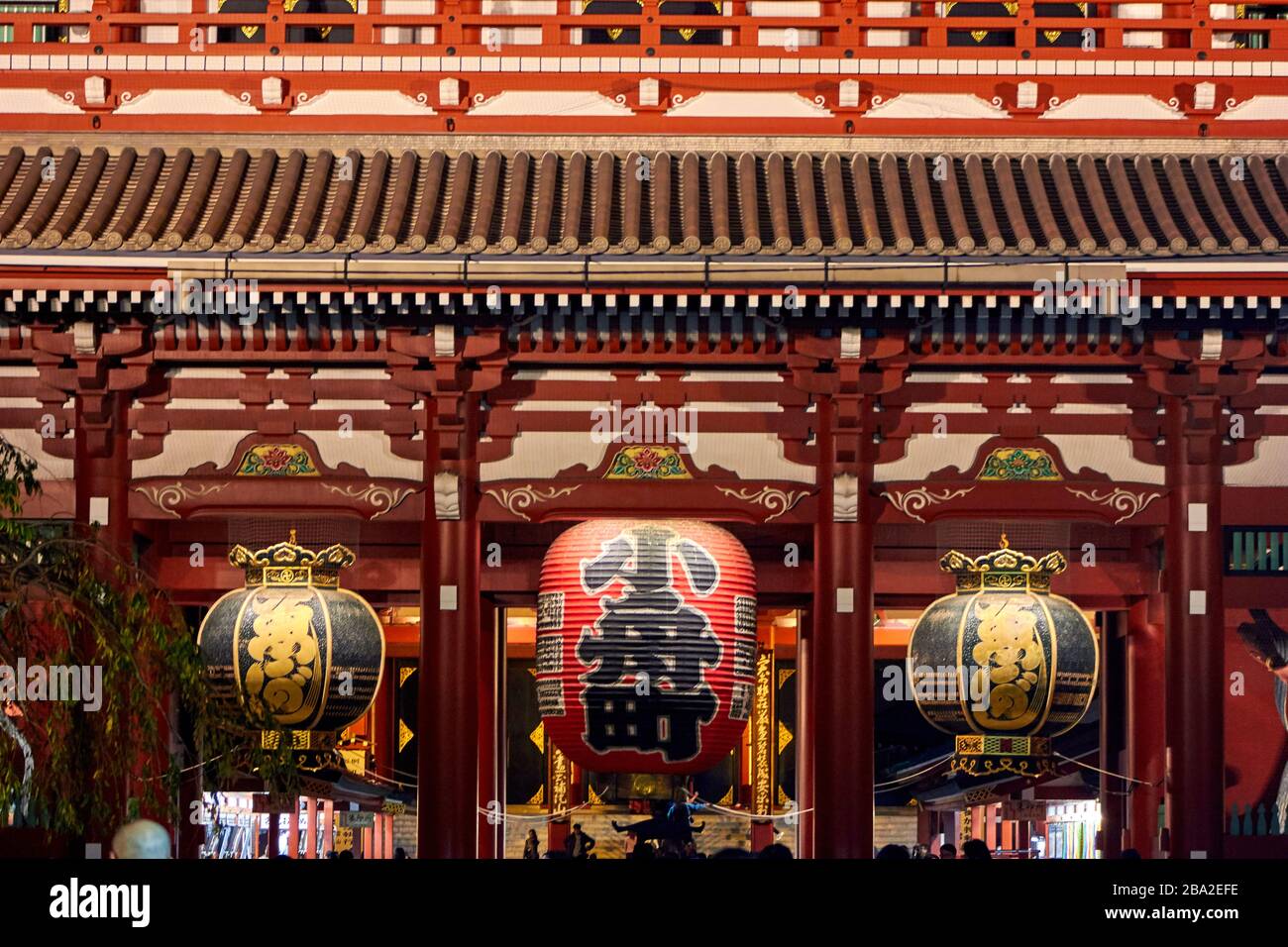 Red gate asakusa hi-res stock photography and images - Alamy