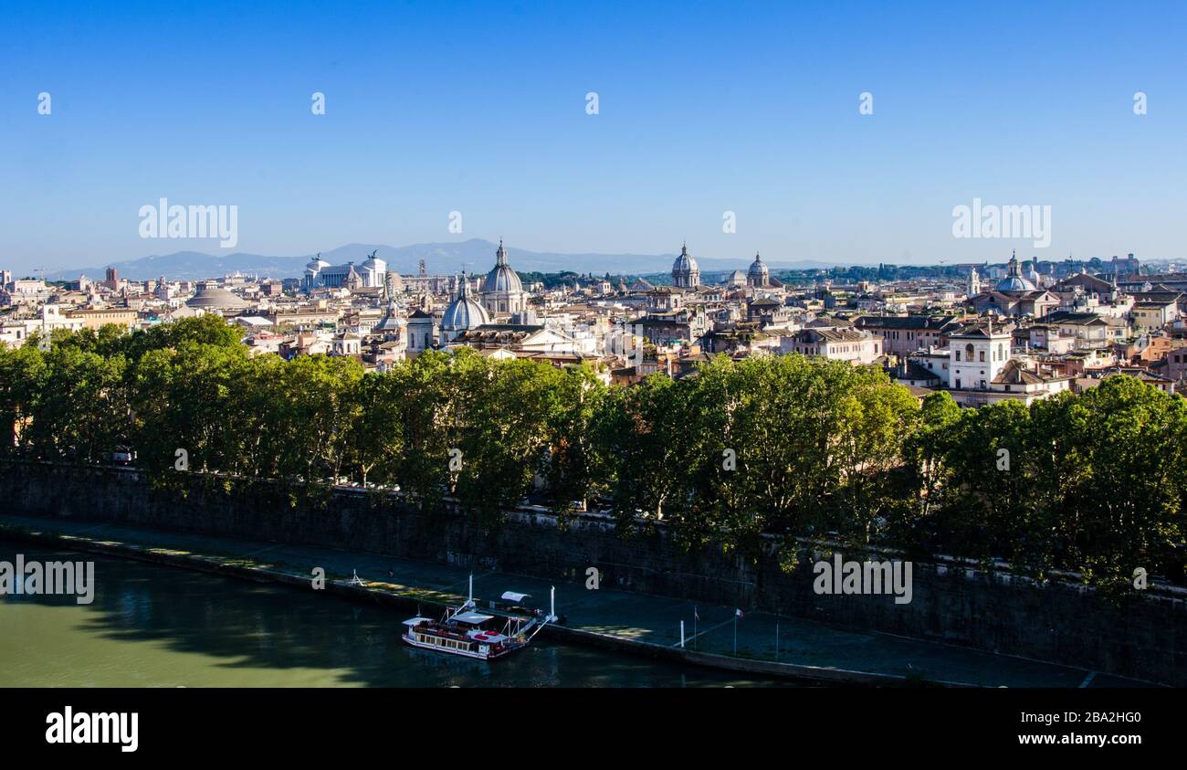 Warm weather rome hi-res stock photography and images - Alamy