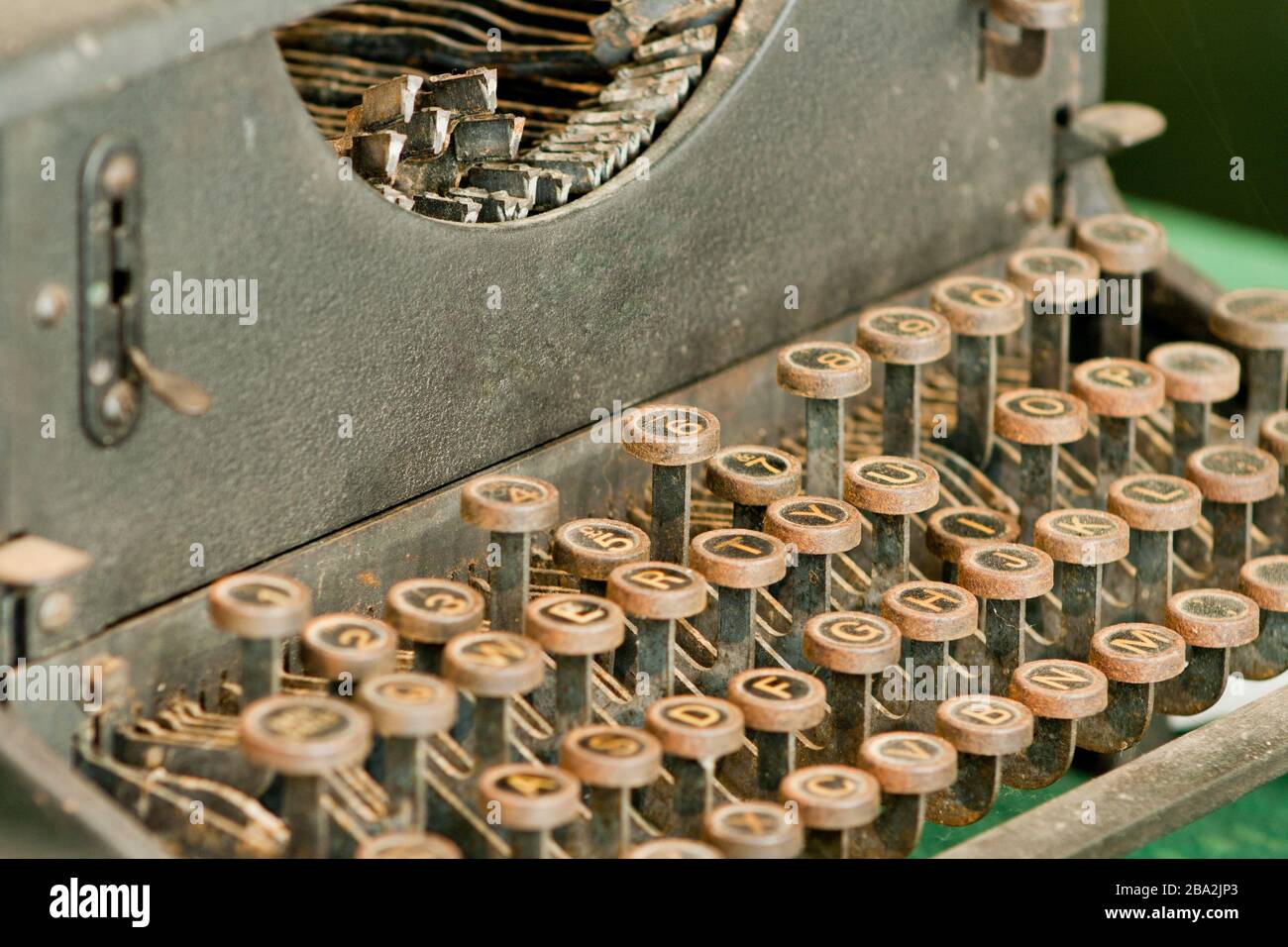 Vintage retro typewriting machine Stock Photo - Alamy