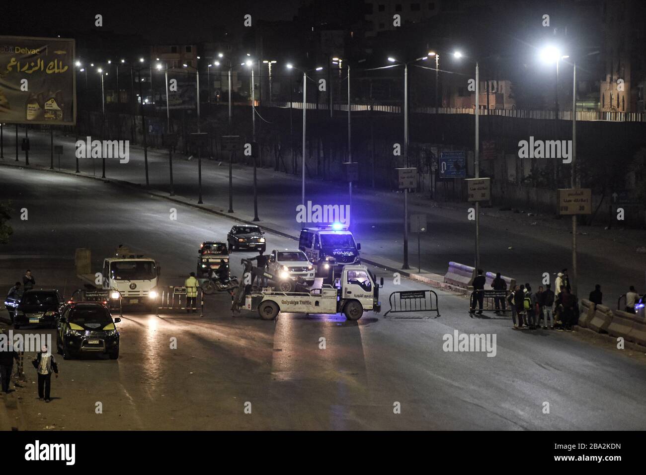 Cairo, Egypt. 25th Mar, 2020. A general view of a police checkpoint ...