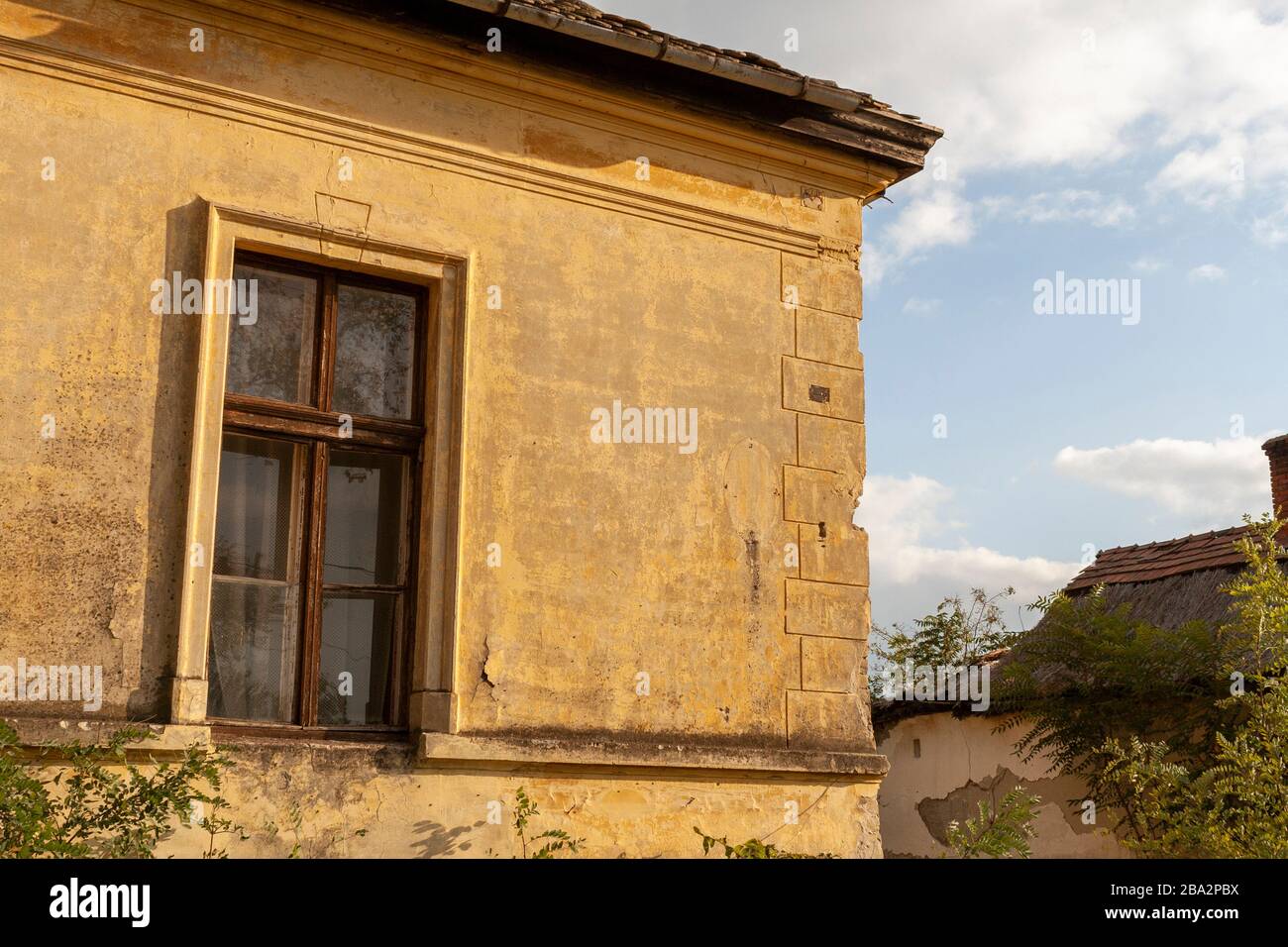 Abandoned old house with faded paint Stock Photo - Alamy