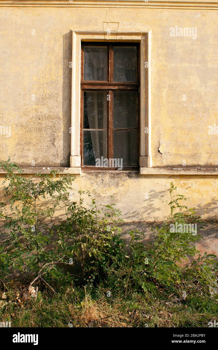 Abandoned old house with faded paint Stock Photo - Alamy
