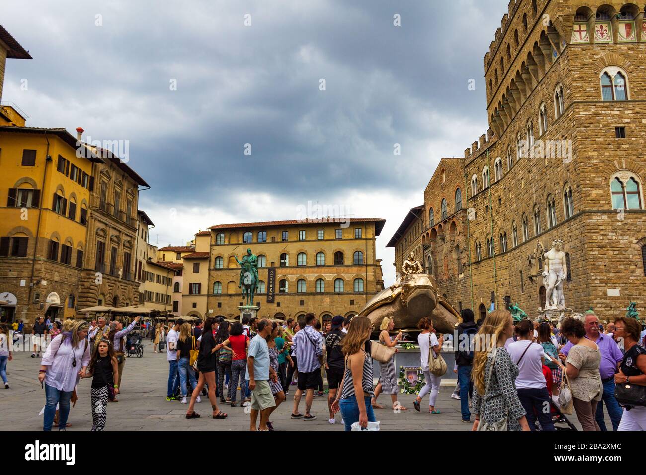 View of crowded with tourists Piazza della Signoria- L-shaped square in ...