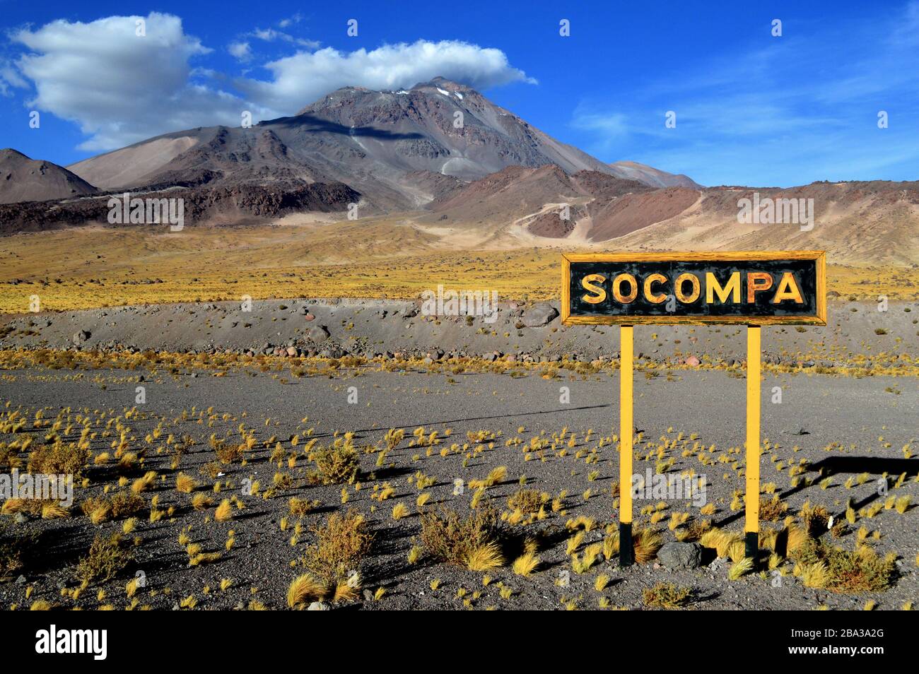 Socompa volcano hi-res stock photography and images - Alamy