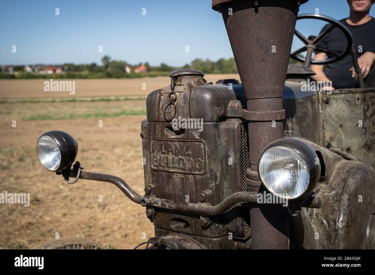 How Does A Lanz Bulldog Engine Work