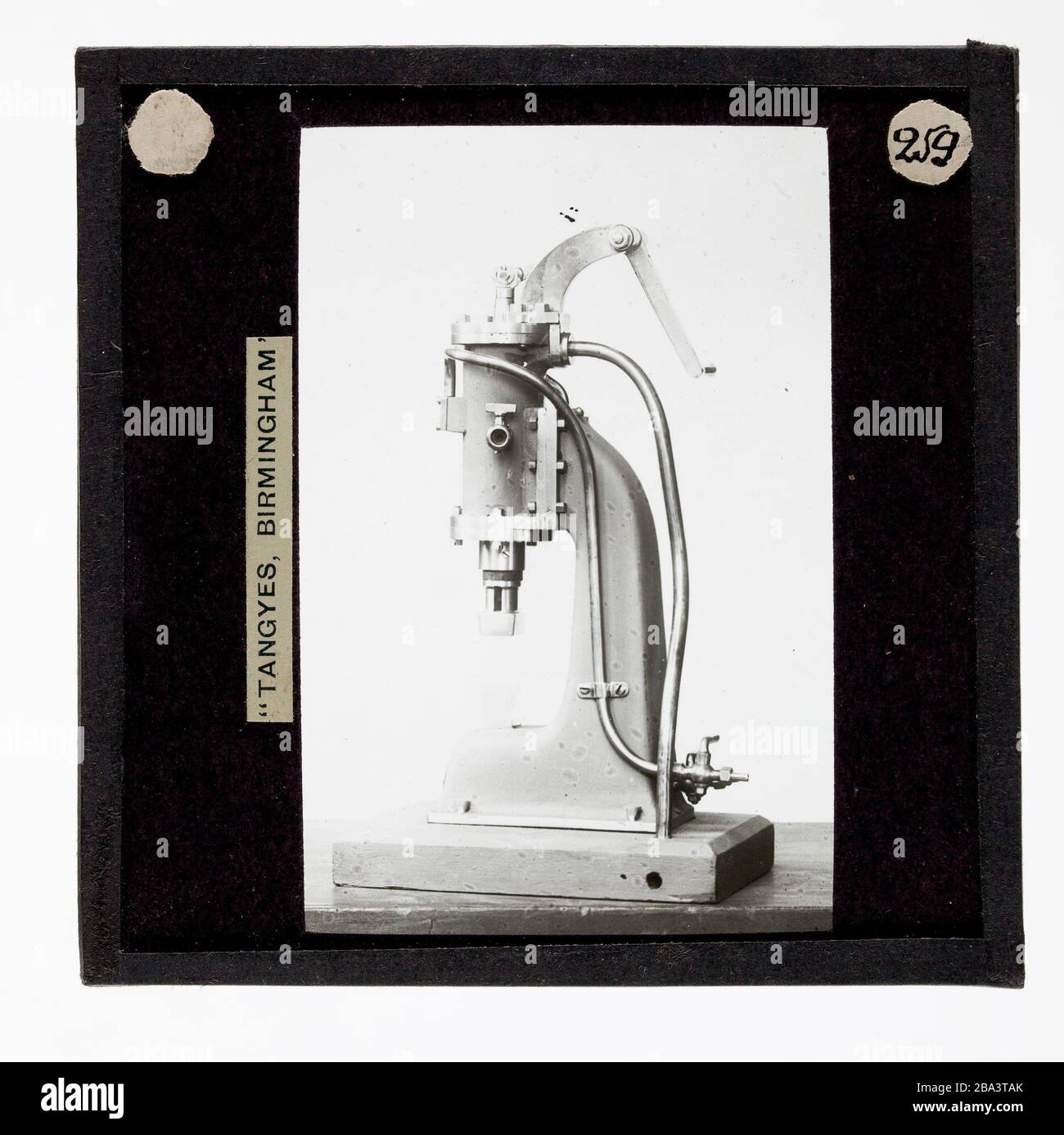 Hydraulic Punching Machine High Resolution Stock Photography and Images ...