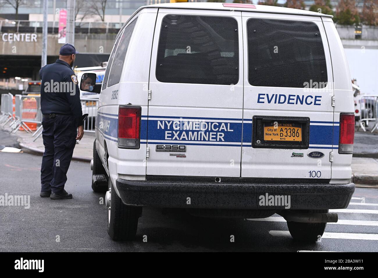 Medical examiners van hi-res stock photography and images - Alamy