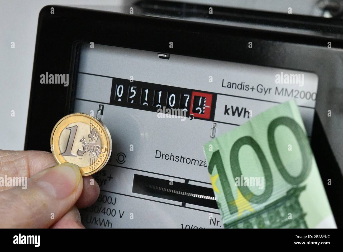 Symbol photo, electricity meter, electricity consumption, electricity ...